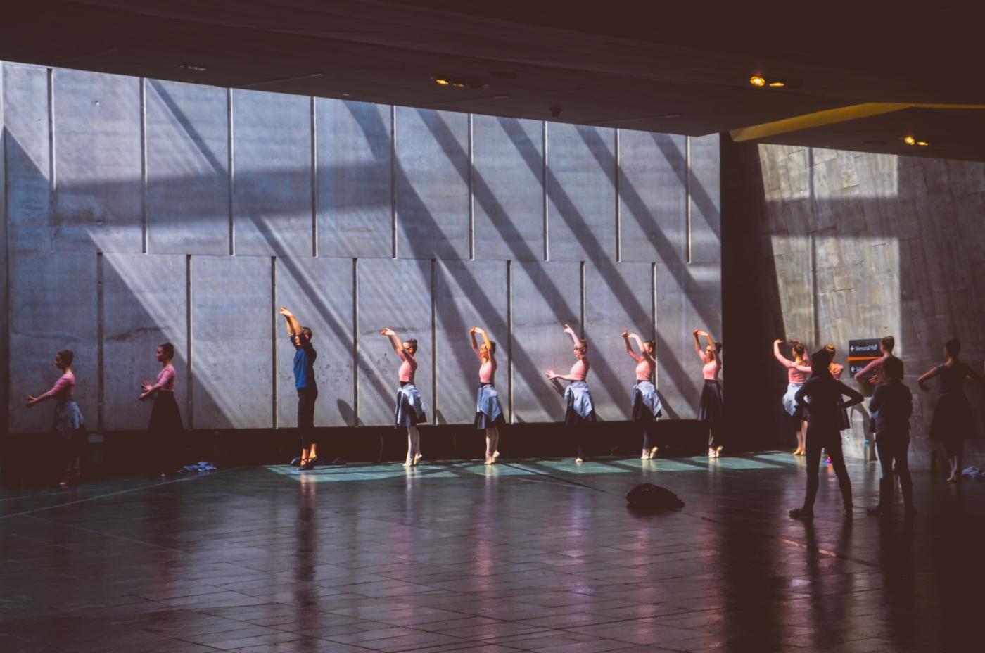 Who are famous contemporary dancers in the US? | Superprof